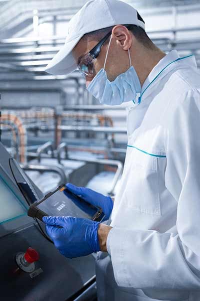 xTablet T8650 Rugged Industrial Tablet | MobileDemand